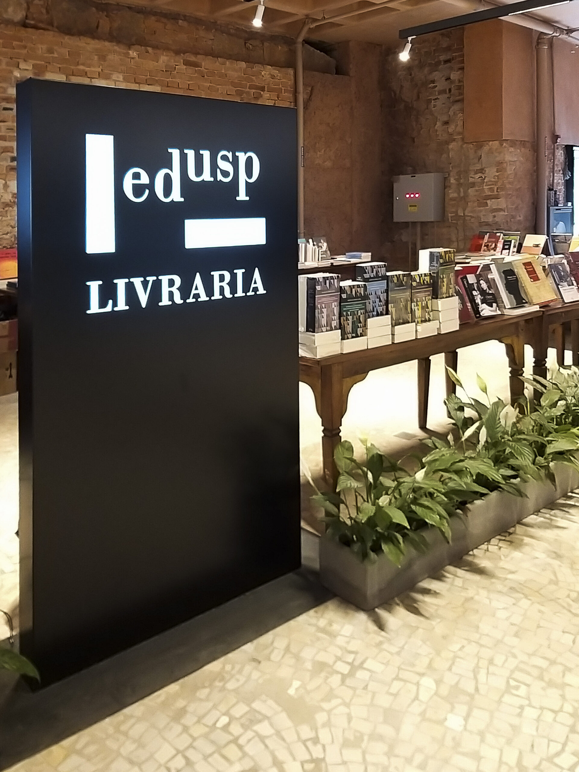 Cinco espaços culturais de São Paulo que mantêm livrarias e lojas ...