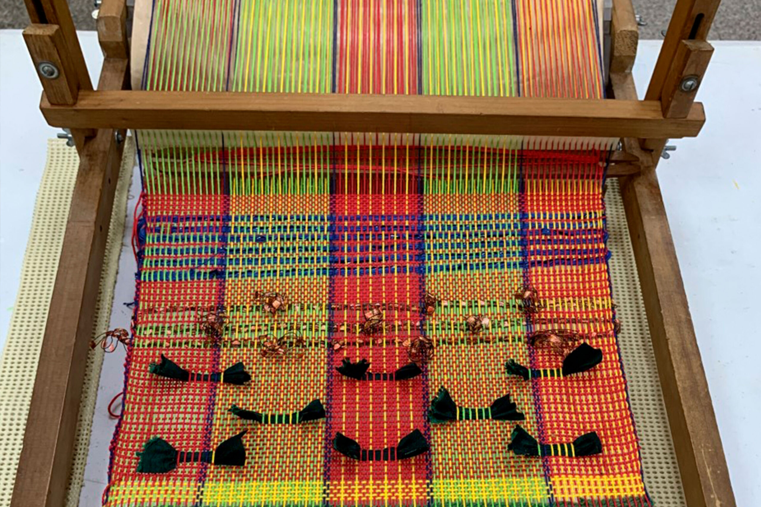 Introdução à tecelagem manual com teares de pente e liço - Sesc São ...